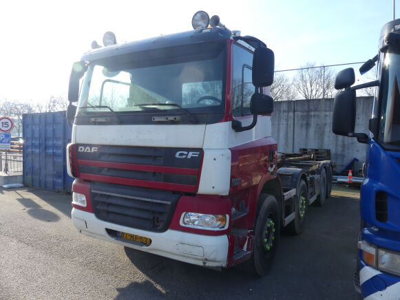 Prodaje se DAF CF85 rol kiper sa kukom na aukciji