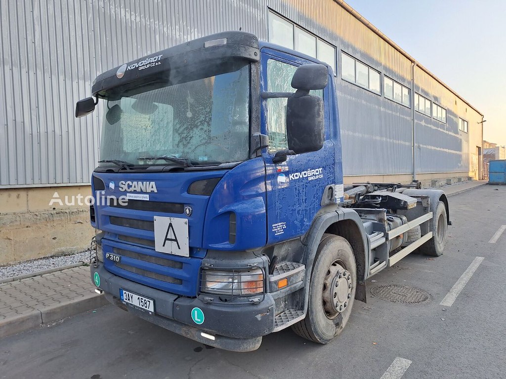 Prodaje se Scania P310 CB4X2 rol kiper sa kukom na aukciji