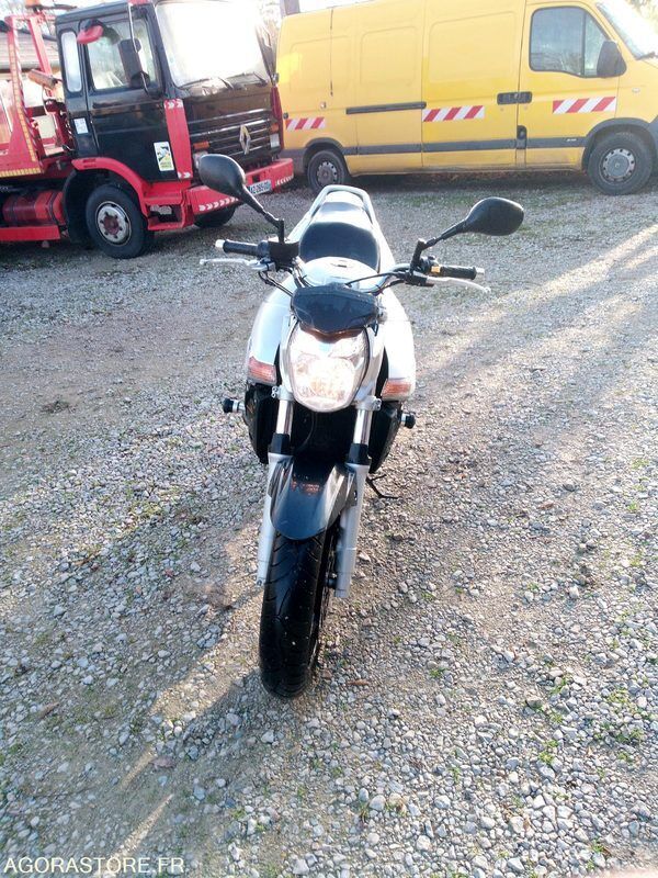 Prodaje se Suzuki GSR600 motocikl na aukciji