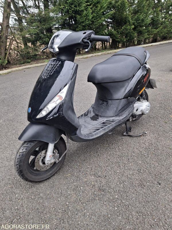 Prodaje se Piaggio ZIP 50 skuter na aukciji