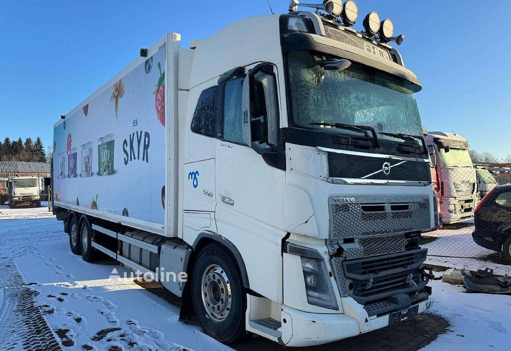 Volvo FH16 550 EURO6 kamion hladnjača nakon udesa