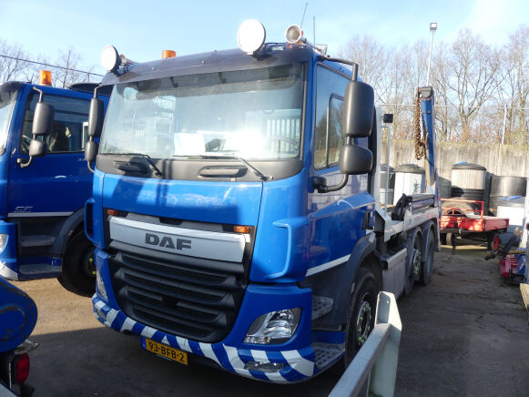 Prodaje se DAF CF 400 FAG podizač kontejnera na aukciji