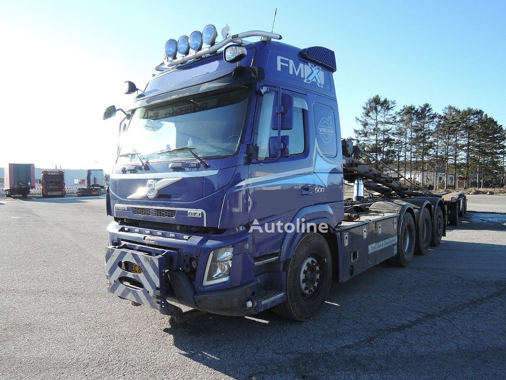 Volvo FM kamion sa kukom za podizanje tereta