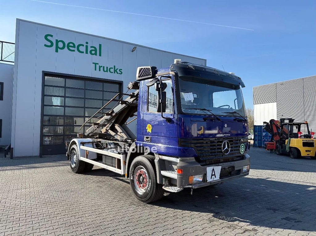 Mercedes-Benz Actros 1835 4x2 / Manual gearbox / Steel suspension / Only 15650 kamion sa kukom za podizanje tereta