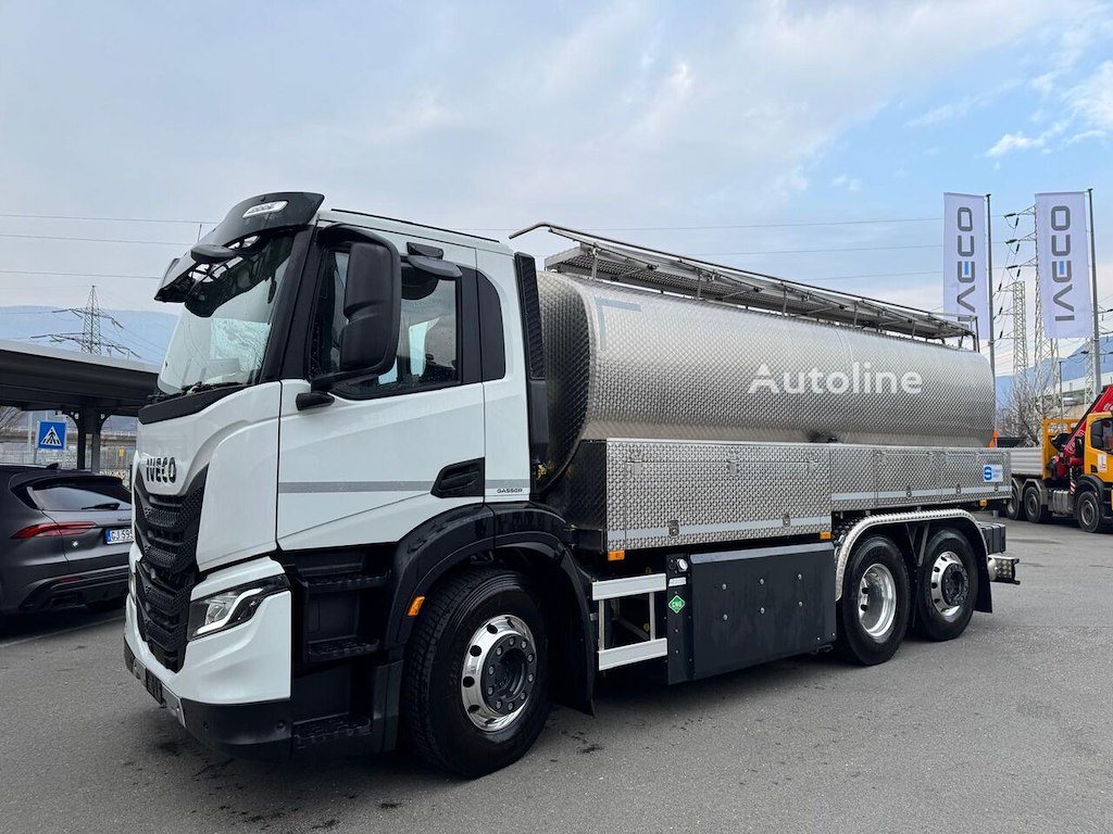 Nova IVECO AD260S40Y/PS CNG autocisterna za mleko