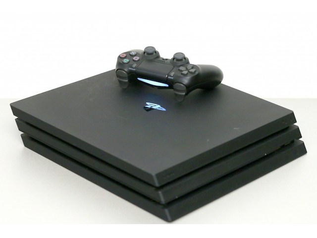 Sony PS4 PRO 1TB sa džojstikom  + FIFA 19 poklon