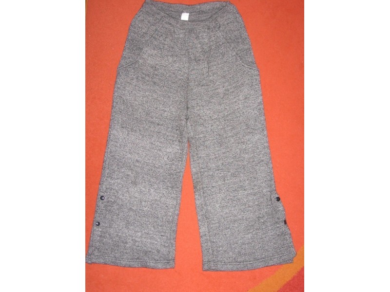 Veoma lepe 3/4 pantalone za hladnije dane br 40