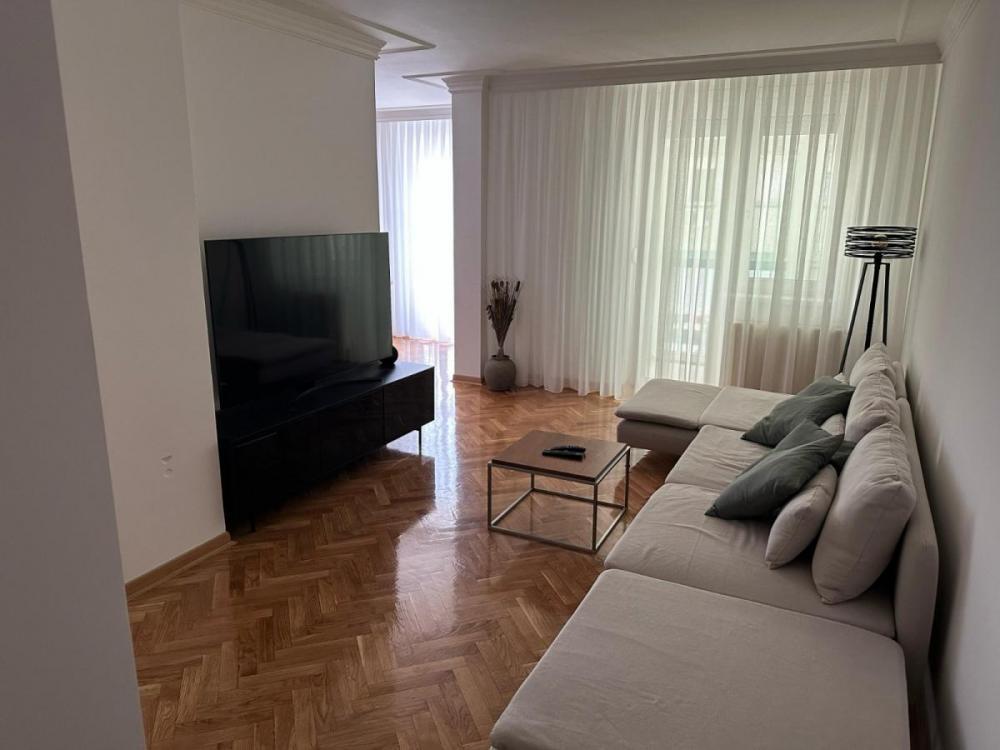 Četvorosoban stan za izdavanje, 114m2, 1.500€