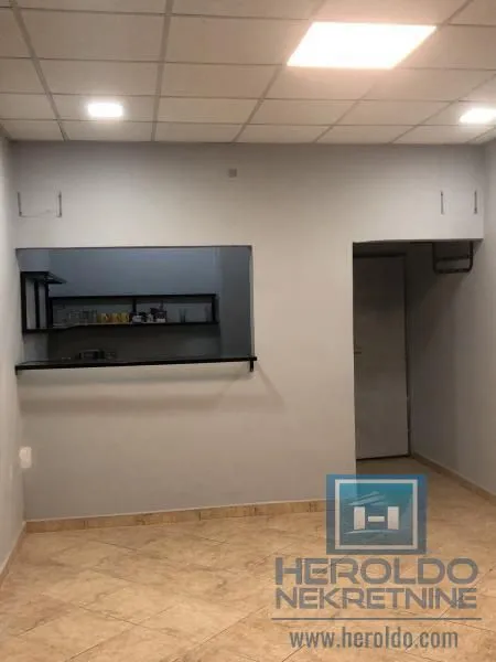 Izdavanje, poslovni prostor, 32m2, Centar, Jagodina