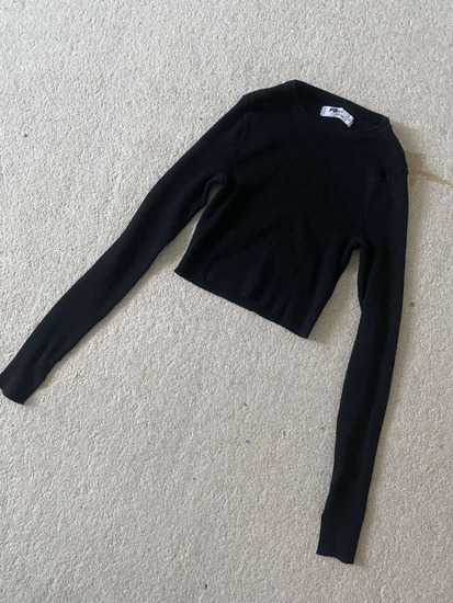 Crop crni