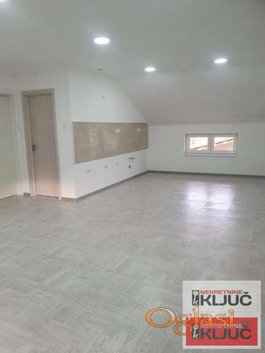 KLISA, 71m2, Trosoban, Prazan, Useljiv