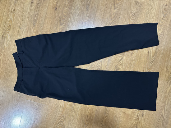 Dugačke crne pantalone