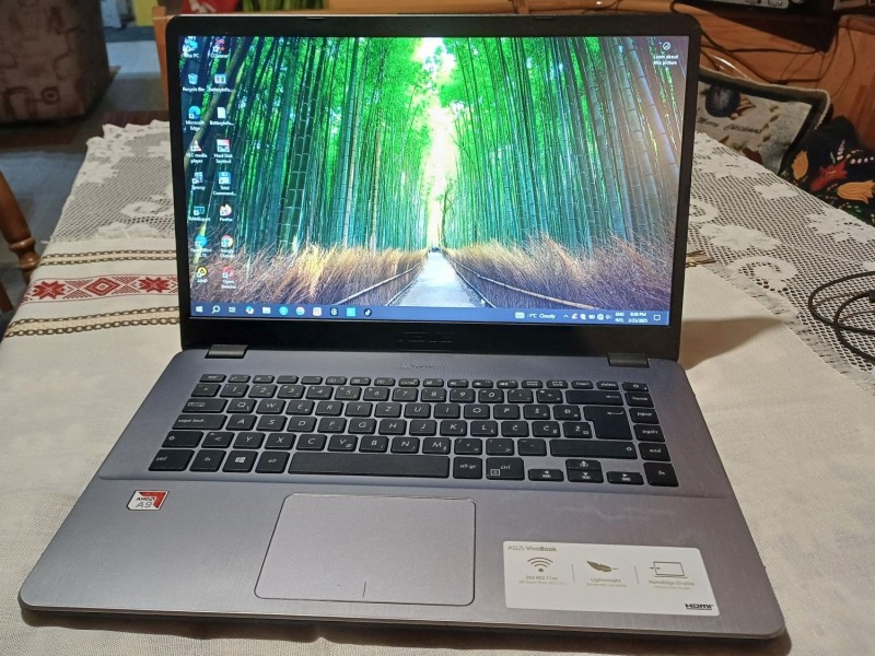 Asus Vivobook /Amd/8GB DDR4/256GB M.2 SSD/320gbHDD