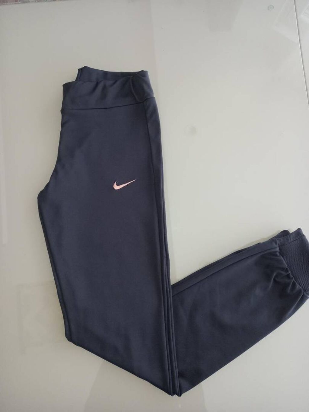 Nike ženska trenerka donji deo sa ranflom Novo Mokra likra Veličine