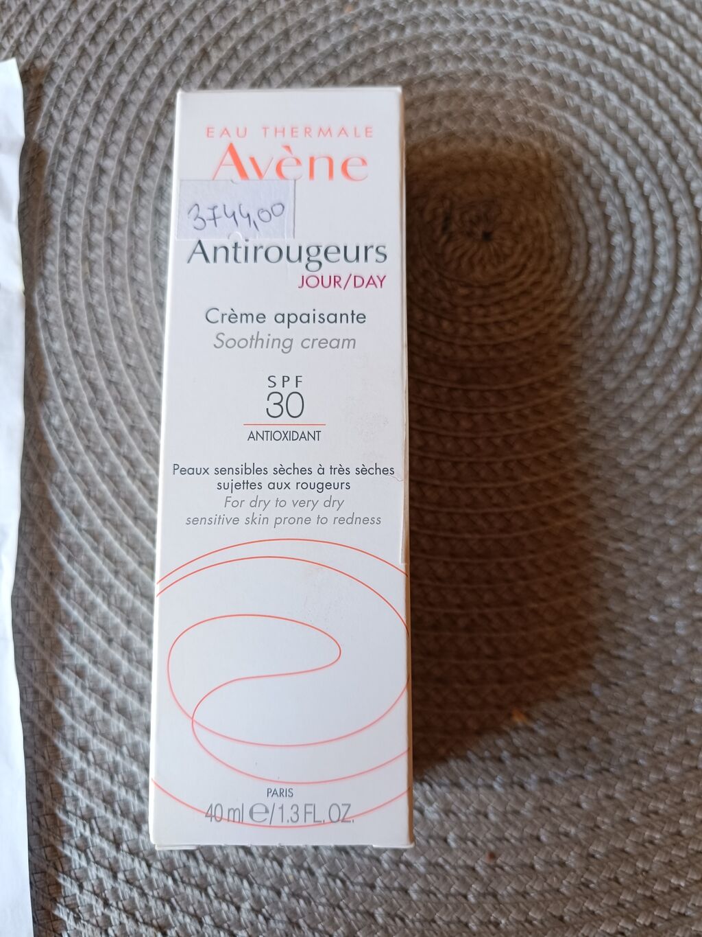 Prodajem Avene kremu Antirougers/day dnevna krema spf 30. Hidrantna