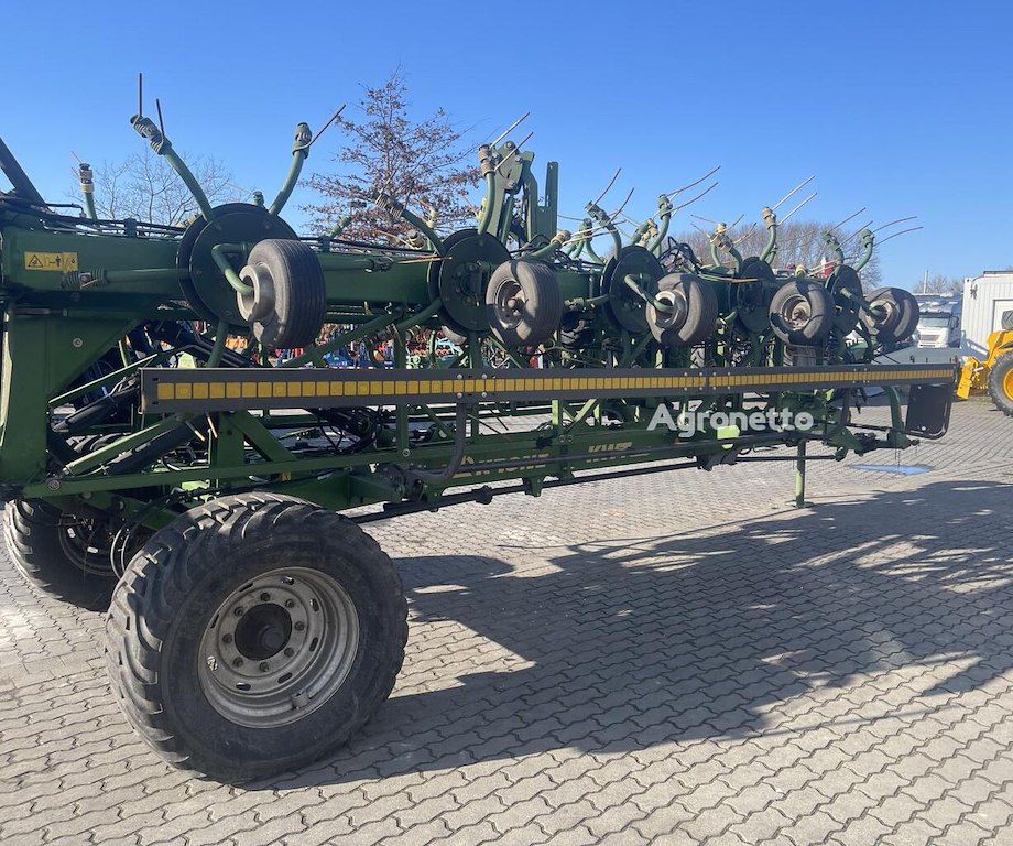 Krone KWT 2000 prevrtač sena