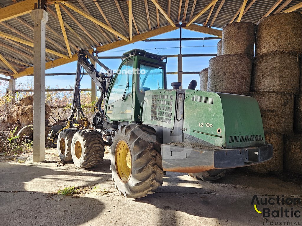 Prodaje se John Deere 1270 D harvester na aukciji