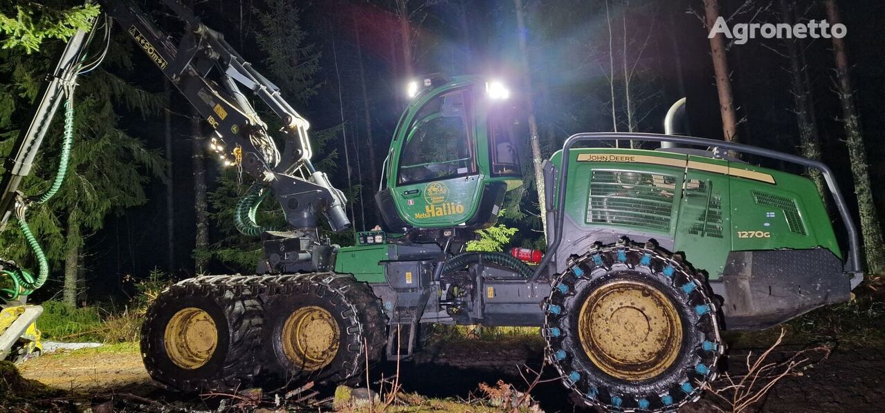 John Deere 1270G harvester