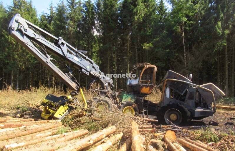 John Deere 1270E harvester