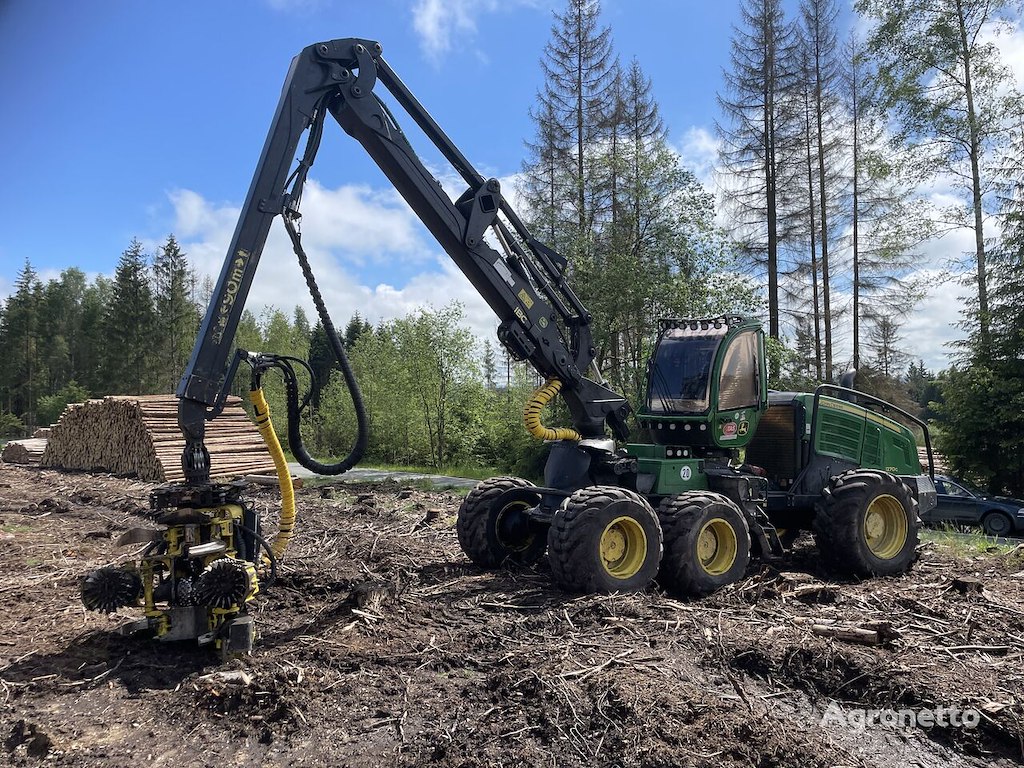 John Deere 1270G harvester