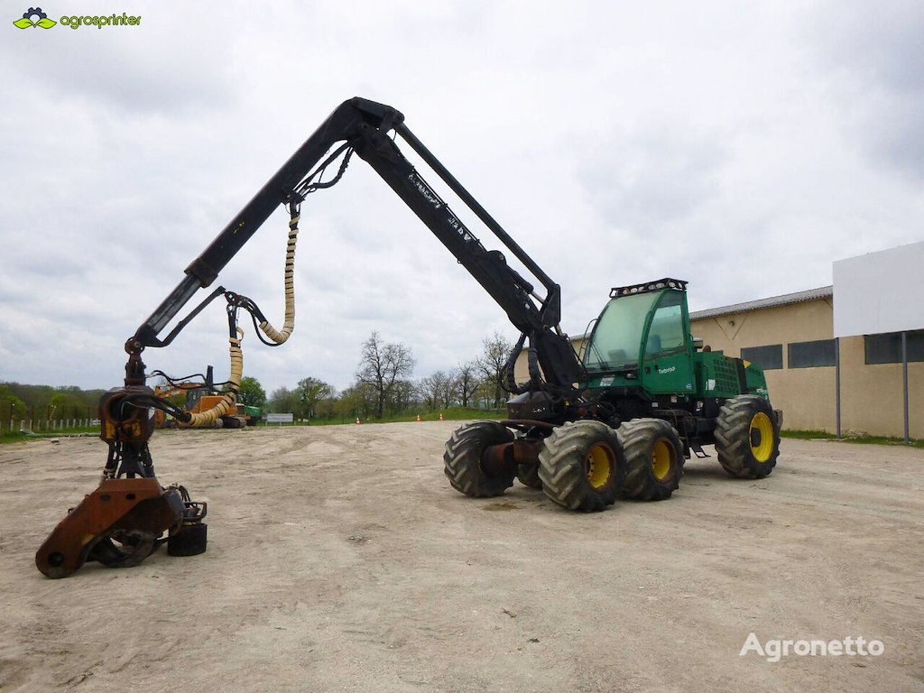 John Deere 1270D harvester