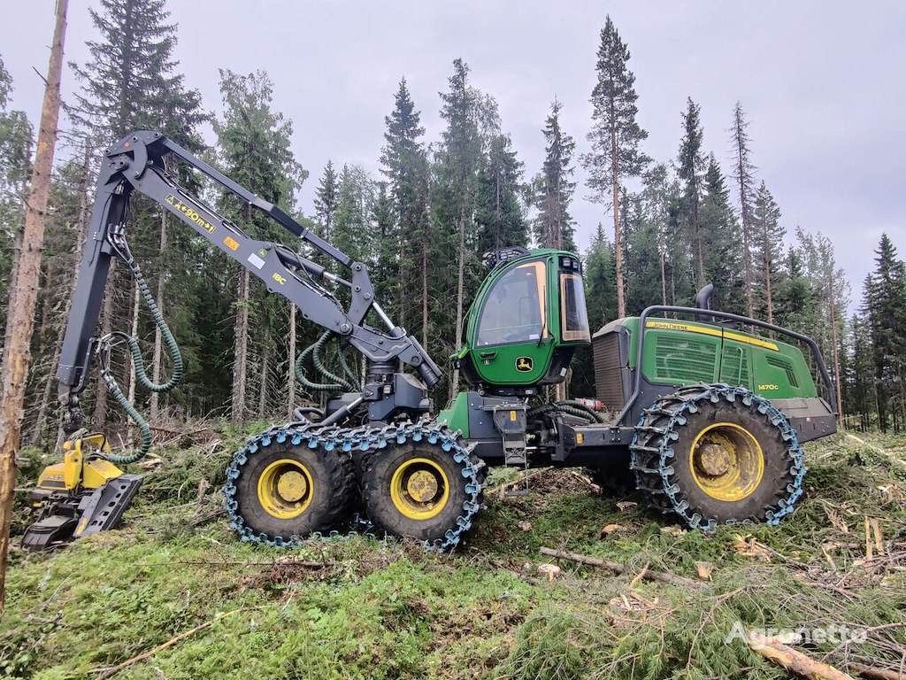 John Deere 1470G harvester