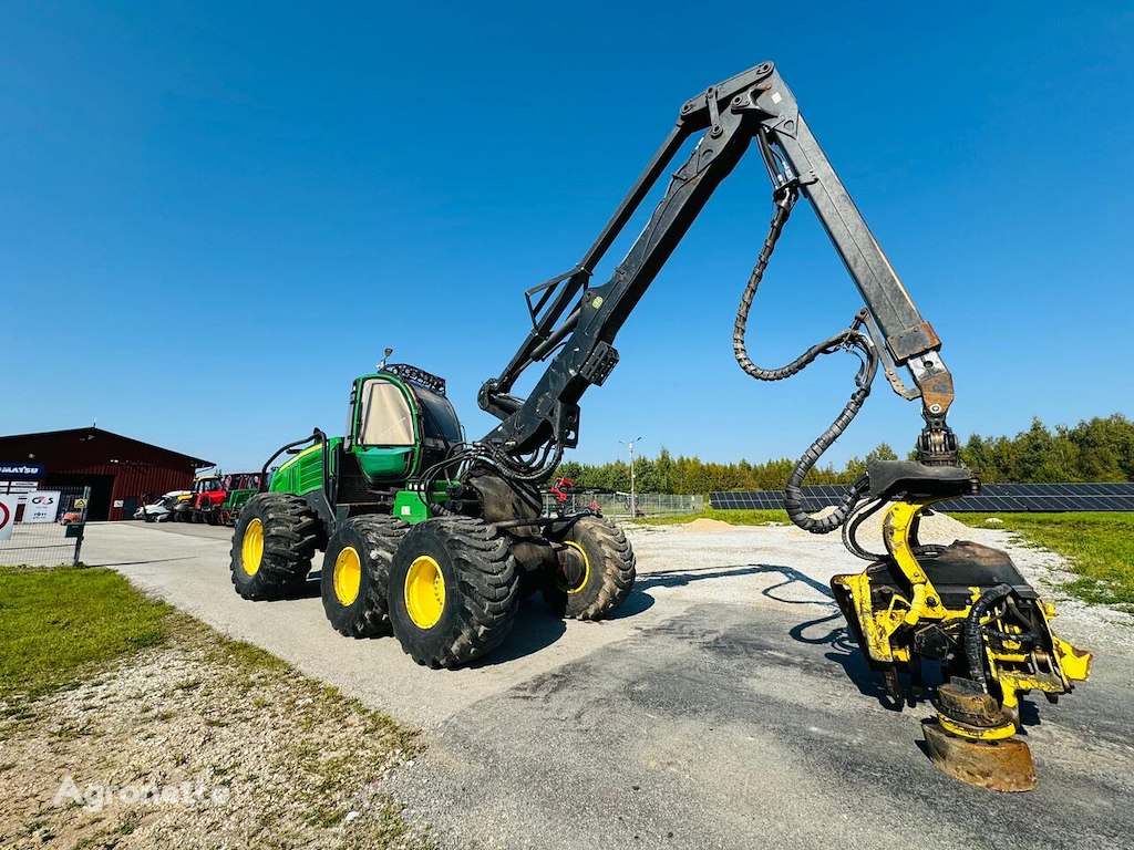 John Deere 1470E harvester