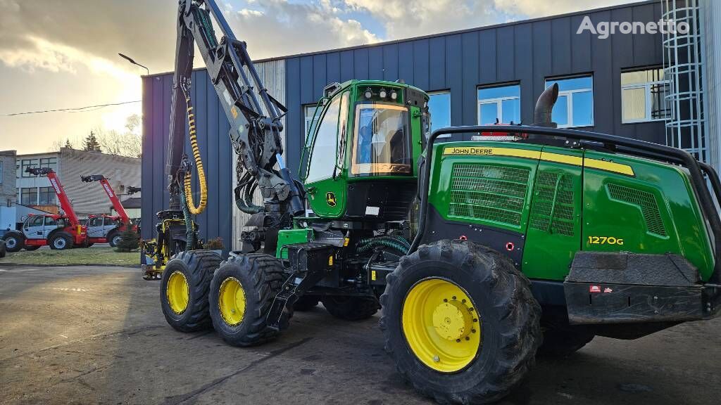 John Deere 1270 G harvester