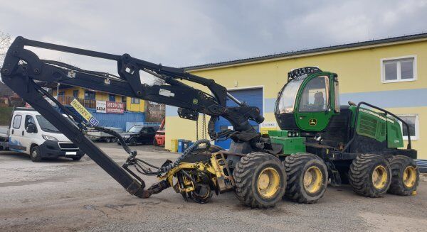 John Deere 1270 E 8W +CH 710 harvester