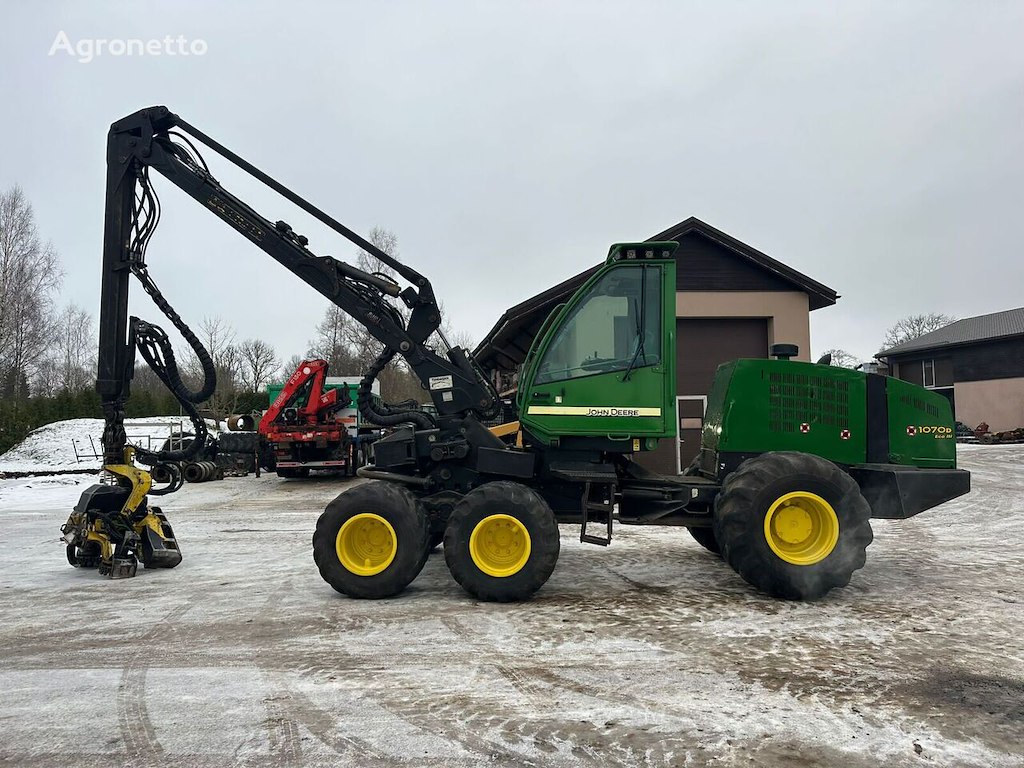 John Deere 1070D harvester