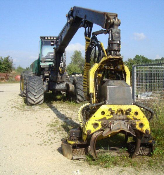 John Deere 1470 D harvester