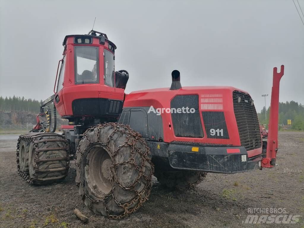 Komatsu 911 harvester