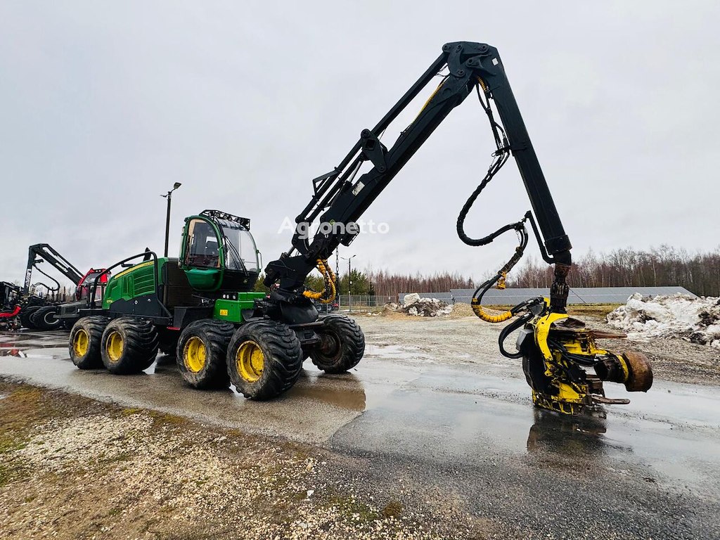 John Deere 1270E harvester