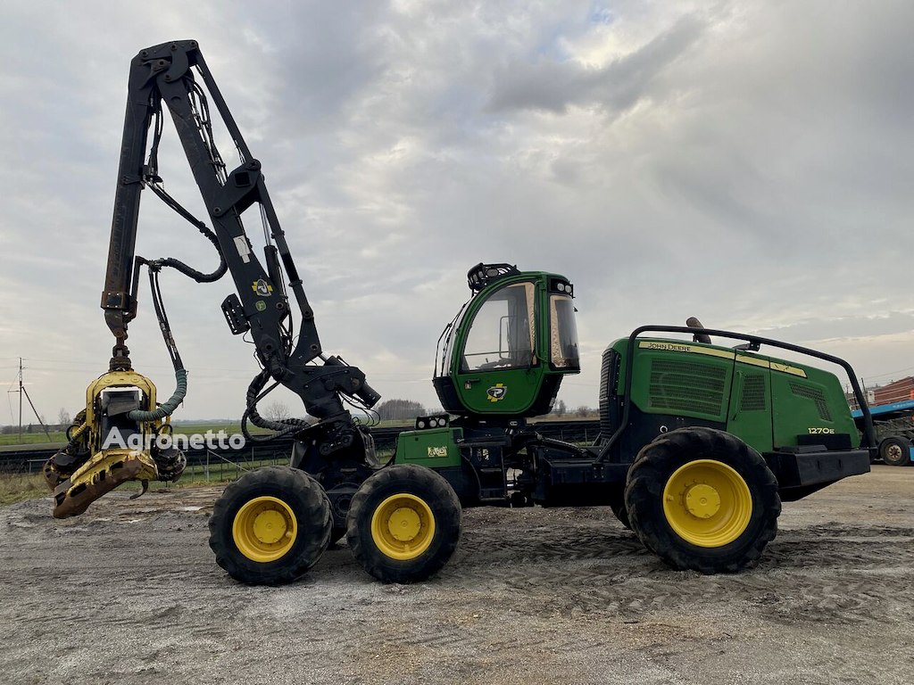 John Deere 1270 E harvester