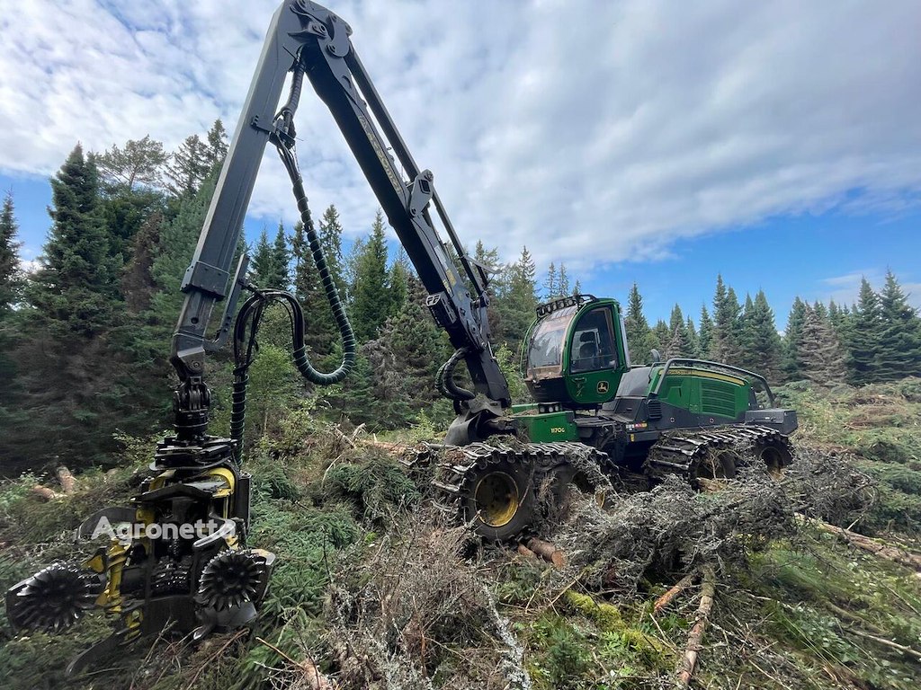 John Deere 1170 G harvester