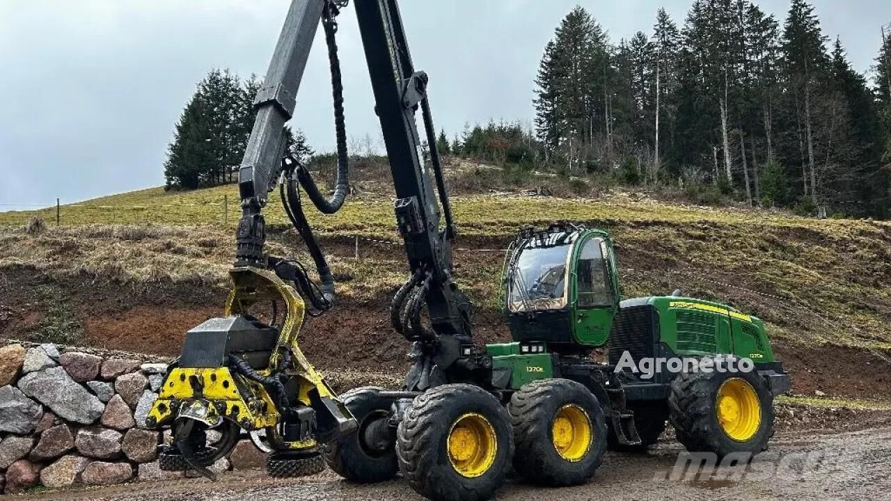 John Deere 1270 E harvester