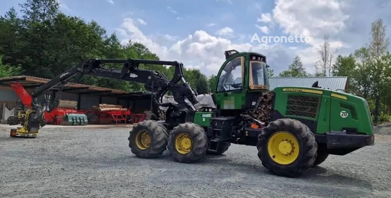 John Deere 1270 E harvester