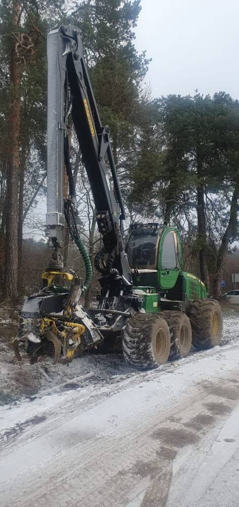 John Deere 1170 E harvester