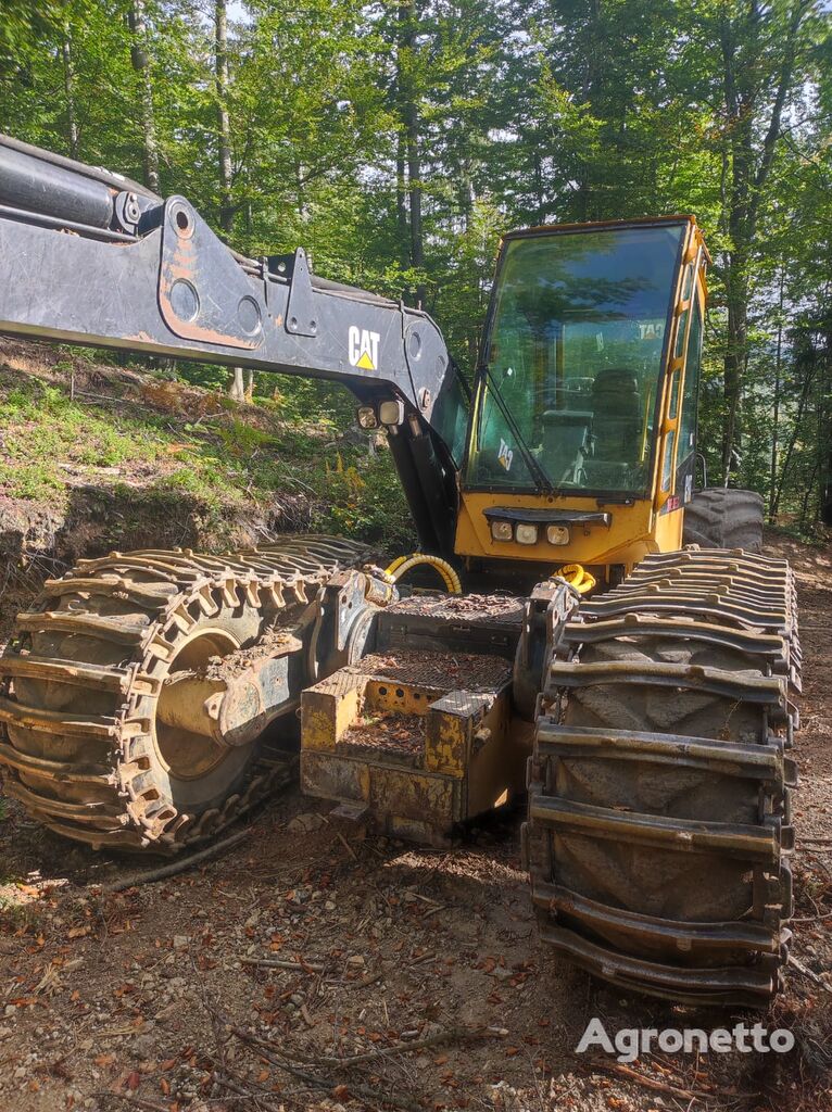 Caterpillar 580 B harvester