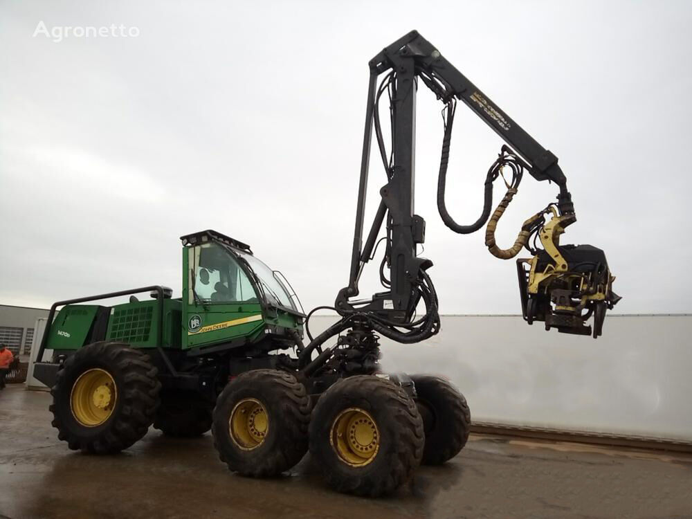 John Deere 1470D harvester