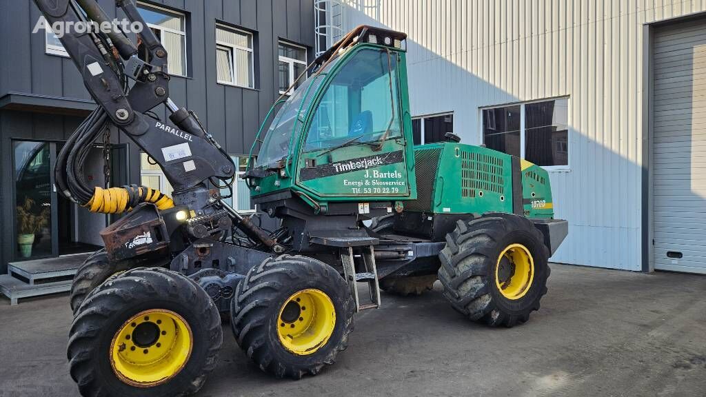 John Deere 1070 D harvester