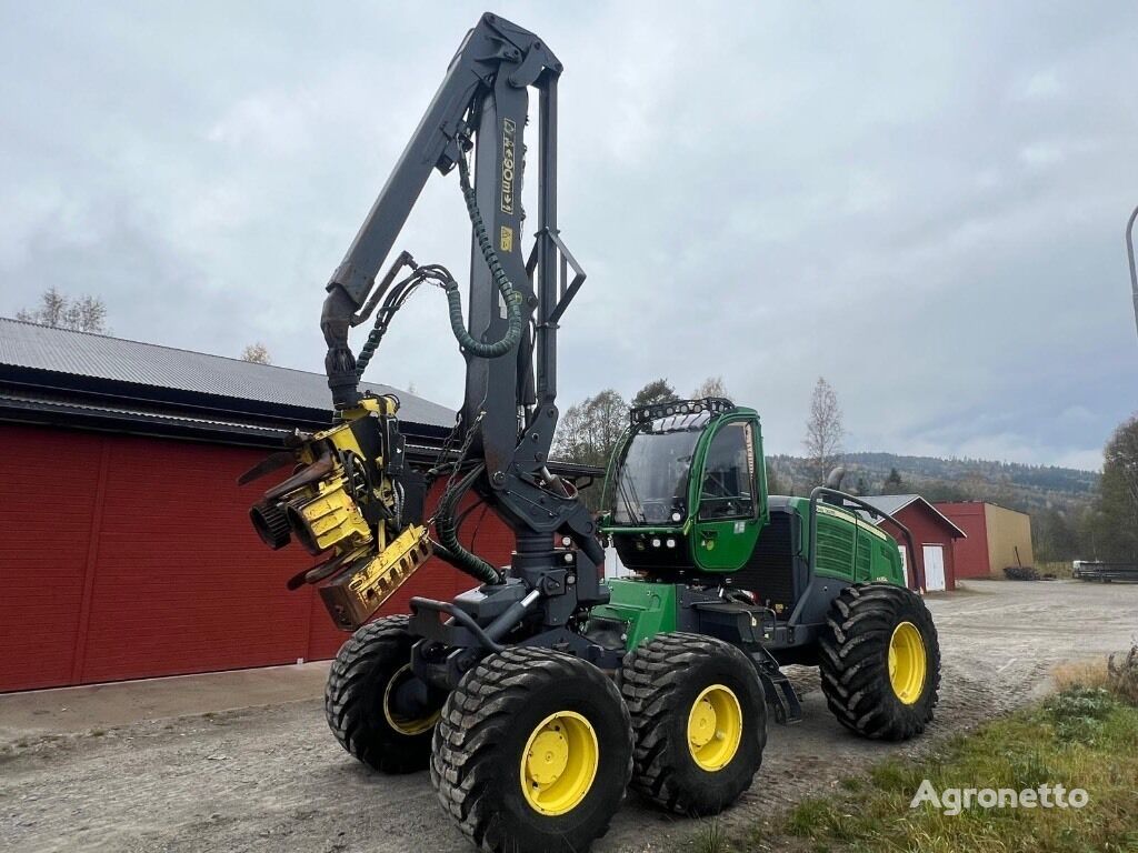 John Deere 1470 G harvester