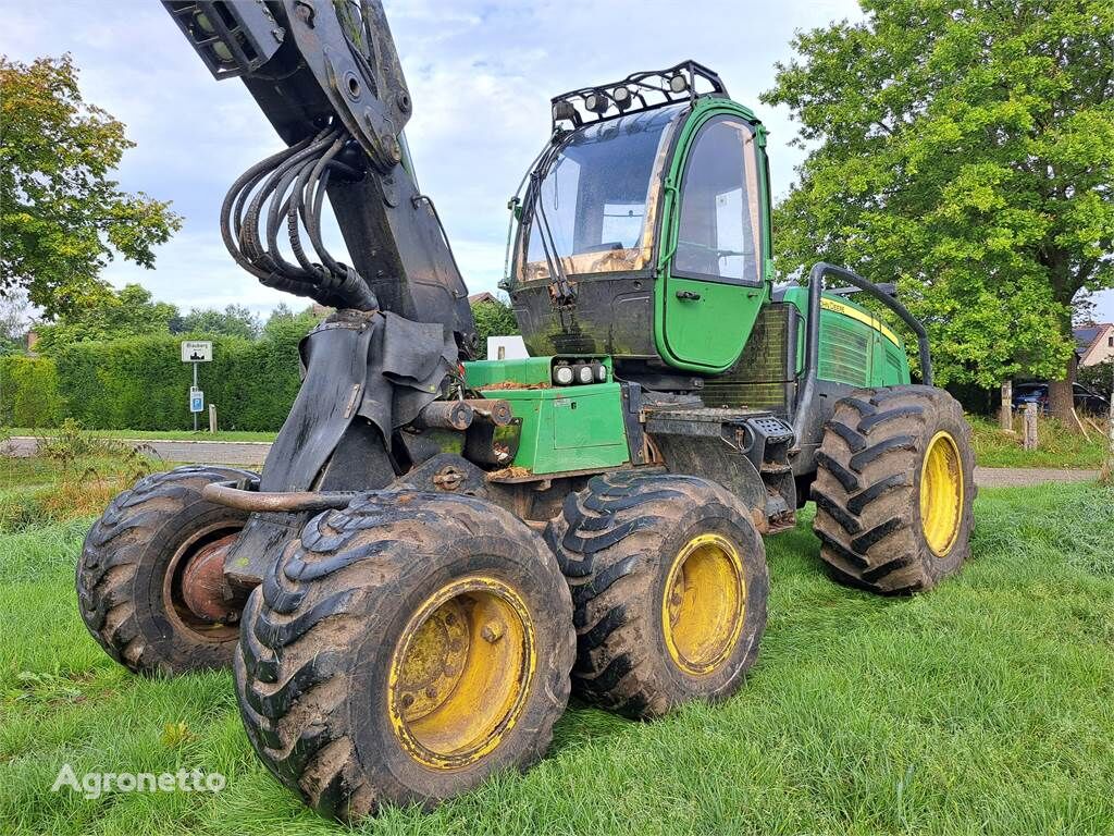 John Deere 1170E harvester