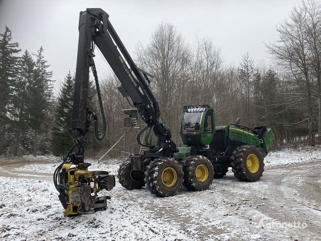 John Deere 1470G harvester