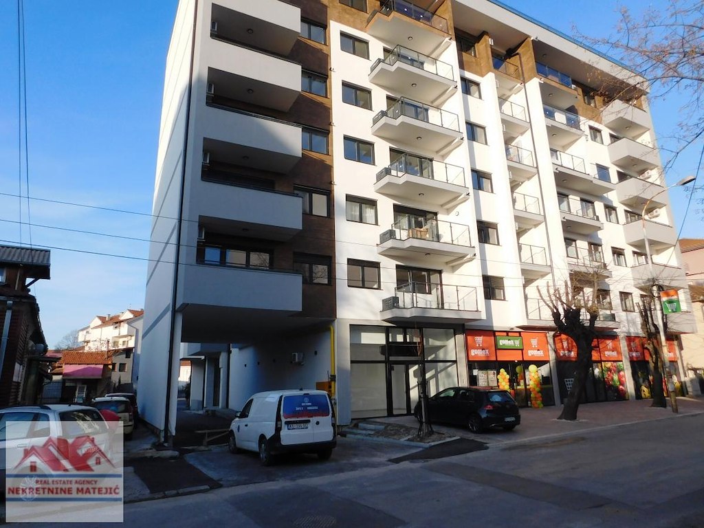 IZDAVANJE STAN TROSOBAN 60M2, NOVOGRADNJA, CENTAR KOD PALIGORIĆA, 1. SPRAT, GAS, PARKING--400 E+DEPO