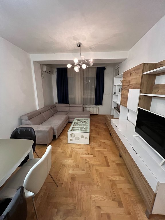 Kragujevac Centar Kneza Miloša izdavanje 56m2 400€ sa garažnim mestom