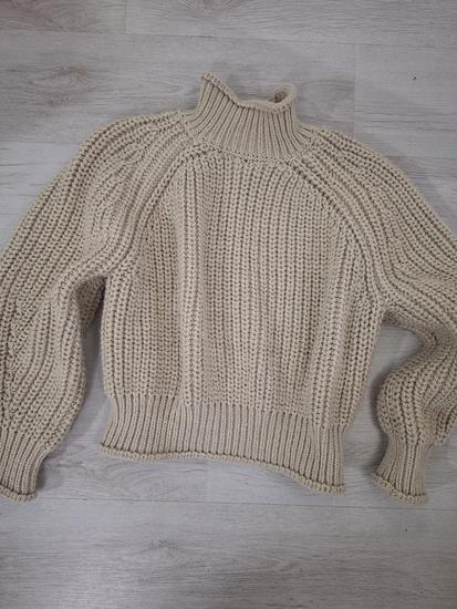 Pufnasti cosy dzemper bež boje