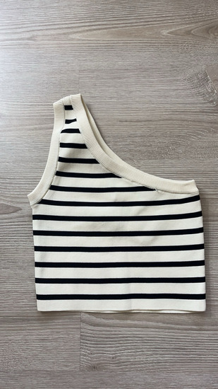 Bershka top    L