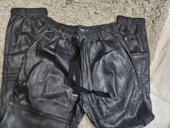 Bershka kozne pantalone /trenerka