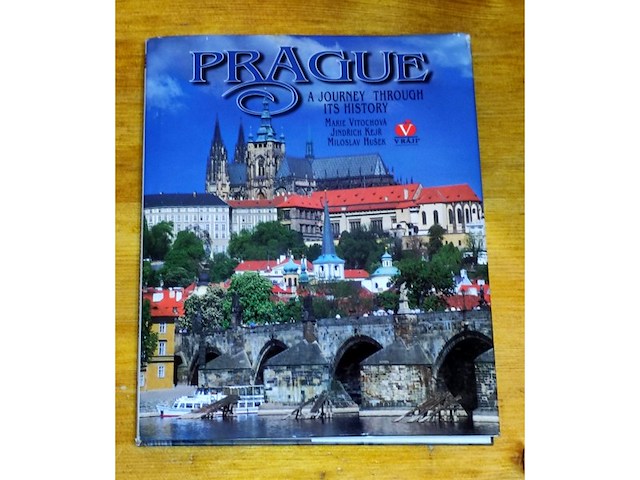 Prague: A Journey Through its History MONOGRAFIJA